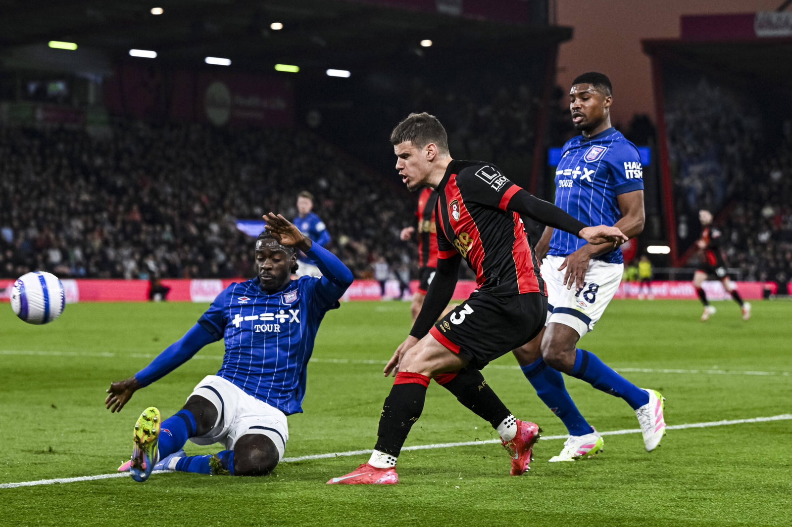 Liverpool close in on first summer signing